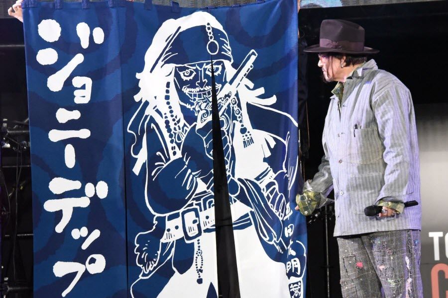 Johnny Depp ได้รับภาพวาด Jack Sparrow สไตล์ One Piece จากฝีมือของ ...